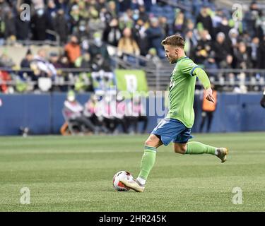 Seattle Sounders midfielder Albert Rusnák drives the ball against ...