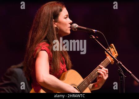 Emily Maguire, English singer songwriter in concert, Cadogan Hall ...