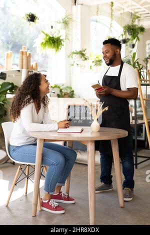 barista taking order from female customer at the coffee shop Stock ...