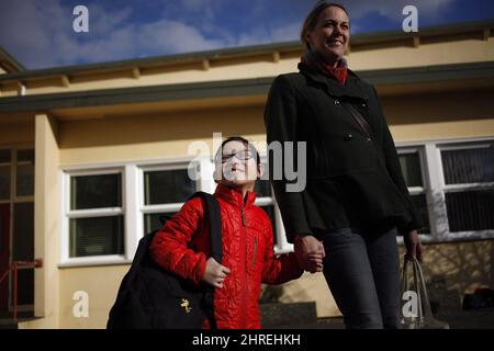 Isabelle Smit, 10, is photographed with her mother Kristen Lundgren and ...