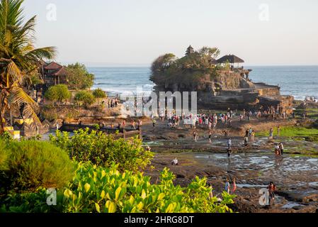 Famous Hindu temple facing the ocean in a small Tanah Lot islet in Bali ...