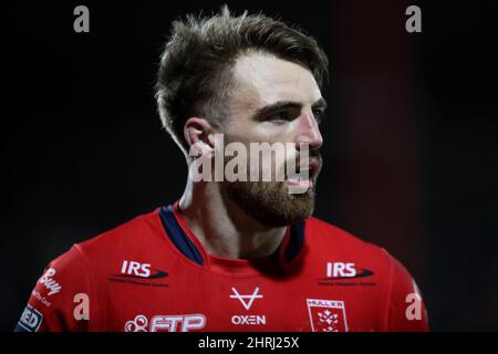 Tom Garratt #26 of Hull KR runs forward with the ball Stock Photo - Alamy