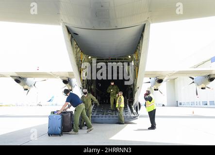Military personal along with civilian doctors and nurses arrive in a ...