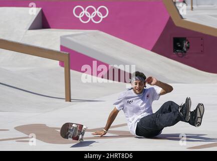 Micky Papa of Canada crashes as he competes in Menâ€™s Street ...