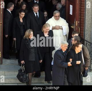 The casket of reputed organized crime boss Angelo Bruno is carried by ...