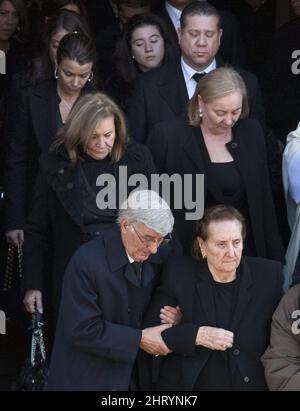 The casket of reputed organized crime boss Angelo Bruno is carried by ...