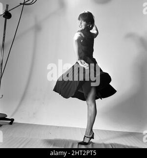 Studio Portraits of Una Stubbs, who will dance in the Wayne and Shuster ...