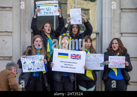 Downing Street, London | UK - 2022.02.26: Ukrainian people protest ...
