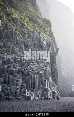 A vertical shot of a textured cliff in Garden of the Gods, Shawnee ...