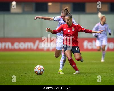 Karolina Lea Vilhjalmsdottir (23 FC Bayern Munich) in action during the Frauen Bundesliga game ...