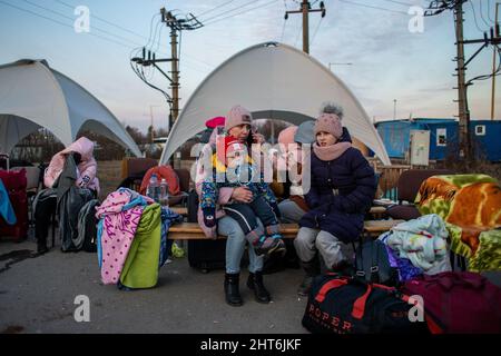 Vysne Nemecke, Slovakia. 27th Feb, 2022. Ukrainian civilians on the ...