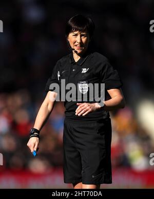 Match referee Elizabeth Simms Stock Photo - Alamy