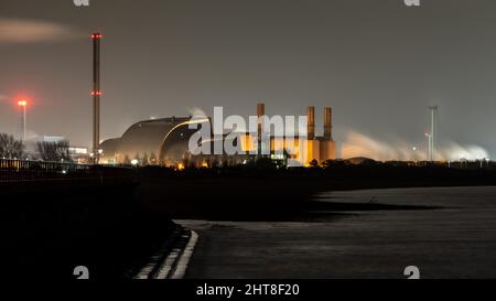 Steam rises from Seabank Power Station and Severnside Energy Recovery ...