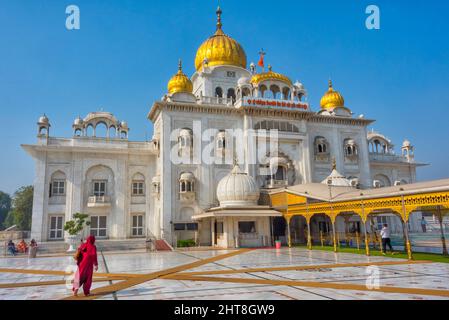Sikh Temple Gurudwara Bangla Sahib in Delhi Stock Photo - Alamy