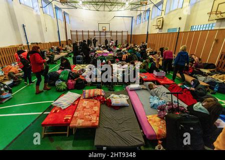 Ubla, Slovakia. 27th Feb, 2022. Ukrainian refugees on the border of ...