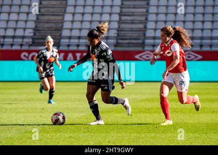 Rachel Corboz of Stade de Reims and Luana Bertolucci of Paris Saint ...