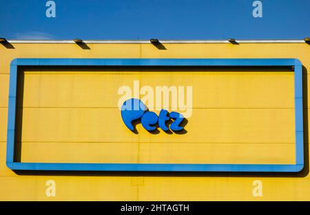 Brazilian pet company Petz brand logo on the facade of the building ...