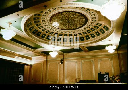 1925 - London In The Twenties Street scene in Limehouse, East London ...