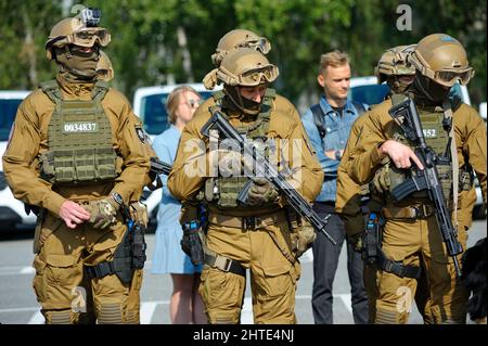 Fully equipped soldiers of KORD, Ukrainian police special forces ...