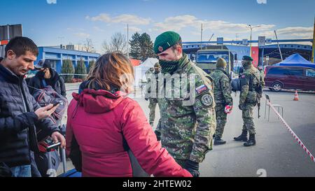 Soldiers at Slovak-Ukrainian border, Vysne Nemecke-Uzhorod, on February ...