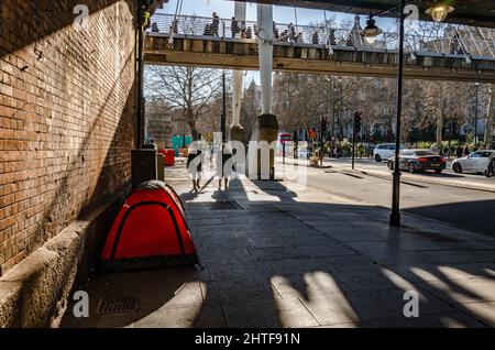 Homelessness in London, victoria embankment homeless, uk Stock Photo ...