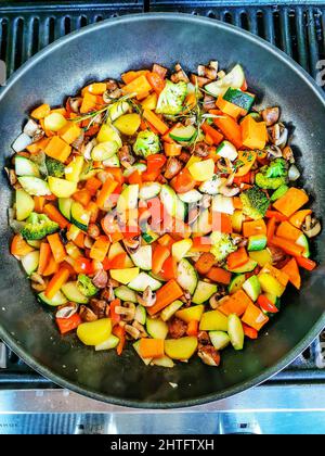 Top view shot of sauteed mixed vegetables on a wok Stock Photo - Alamy