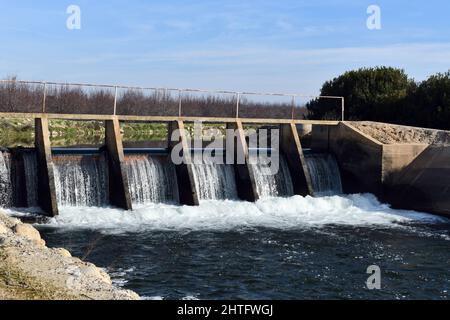 Water splashing through a dam over a river Stock Photo - Alamy