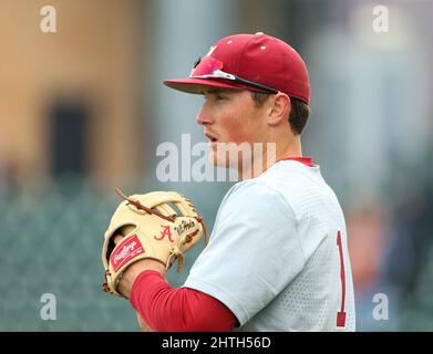 Alabama Crimson Tide Will Hodo (18) at bat during an NCAA baseball game ...