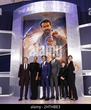 Mark Ruffalo, Zoe Saldana, Shawn Levy, Ryan Reynolds, Walker Scobell ...