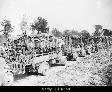 Men of the 16th Irish Division (probably mixture of troops of various ...