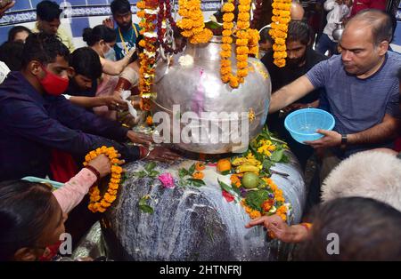 Guwahati, Guwahati, India. 1st Mar, 2022. Hindu devotees queue to offer ...