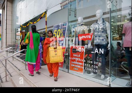 PONDICHERRY, India - July 2016: Pothys, the biggest shopping mall in ...