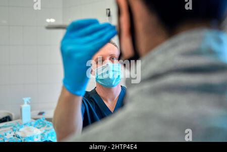 surgeon receives the patient in the dressing room Stock Photo - Alamy