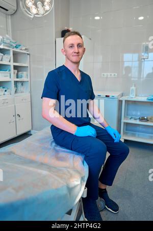 surgeon receives the patient in the dressing room Stock Photo - Alamy