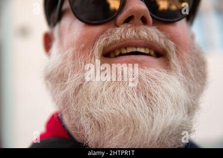 Headshot from friendly male man with big white beard Stock Photo - Alamy