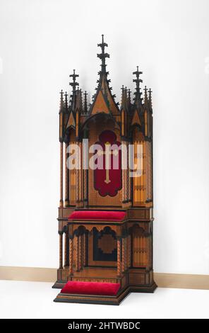 Turning wood on a medieval-style pole lathe. Sherwood Forest Country ...