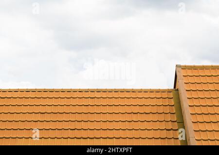 Tiles roof pattern architecture background Stock Photo - Alamy