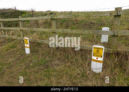 Marker post, Electricity cable, wind farm Stock Photo - Alamy