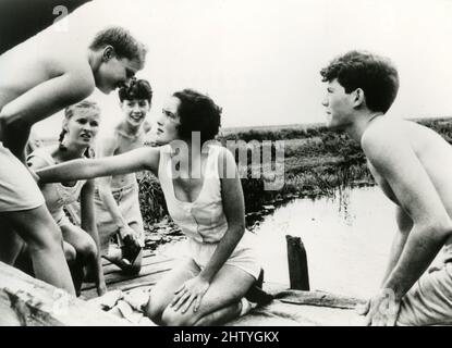 WATERLAND (1992) GRANT WARNOCK, LENA HEADEY STEPHEN GYLLENHAAL (DIR ...