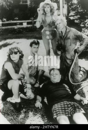 THE BURBS (1989) TOM HANKS, RICK DUCOMMUN, BRUCE DERN BURB 003 Stock ...