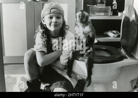 MONKEY TROUBLE (1994) THORA BIRCH MKYT 008 L Stock Photo - Alamy