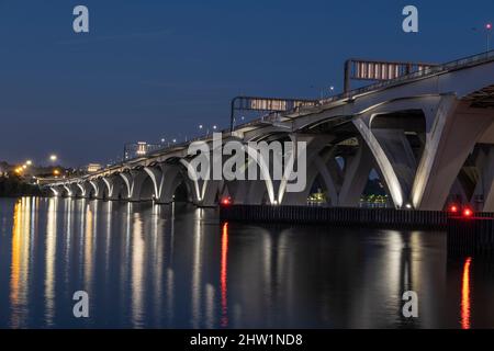 Woodrow Wilson Bridge Linking Alexandria, Virginia to National Harbor ...
