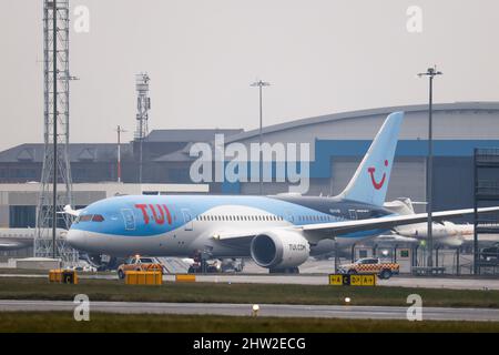 TUI Boeing 787 Dreamliner registration OO-LOE taking off from a wet ...