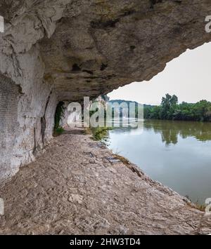 Vue panoramique du chemin de halage en bordure du lot Stock Photo - Alamy