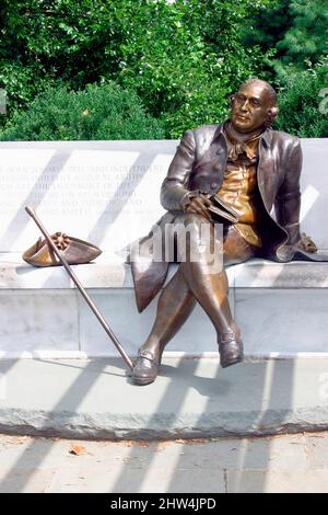 George Washington bronze sculpture sitting on bench in Smithfield ...