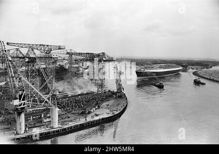 The launch of the QE2 ship at Clyde shipyard in September 1967 Stock ...