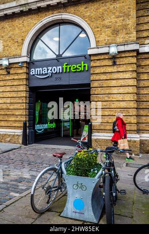 Amazon Fresh Grocery Store Islington London. Amazon Fresh till-free ...