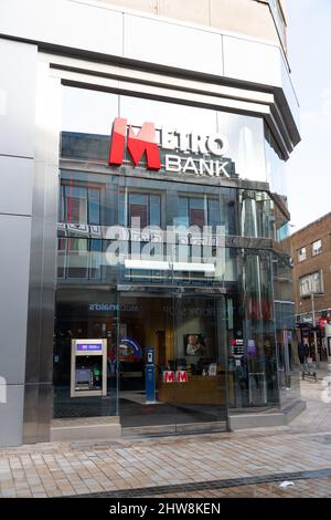 Metro Bank sign at Wolverhampton branch Stock Photo - Alamy