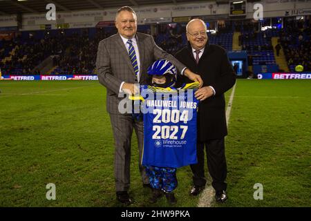 Whizzy Rascal delivers a contract to Warrington Wolves chairman Stuart ...