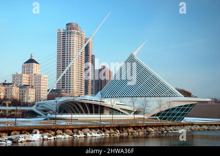 The Milwaukee Art Museum’s modern appearance makes it a key sight on ...